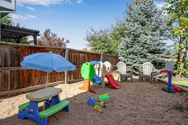 Spacious Home With Hot Tub - Loveland, CO
