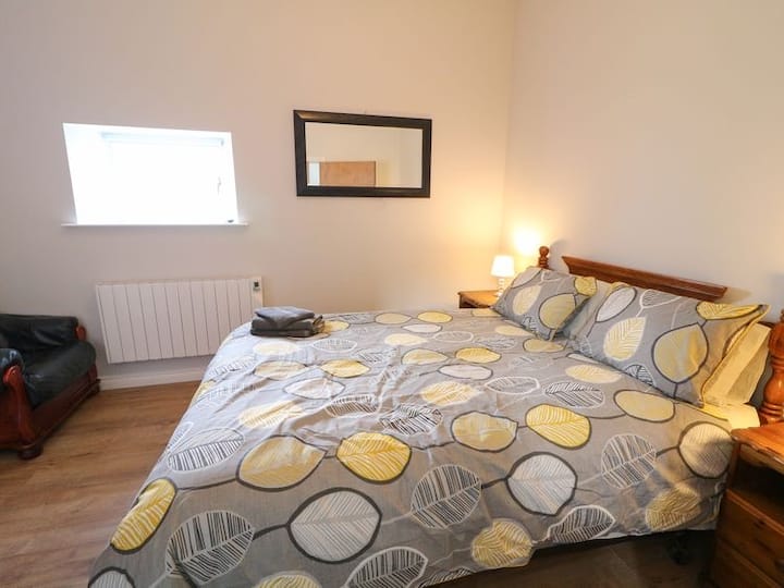 Victorian Charm: Cozy 1-bed B&b - Ballymoney