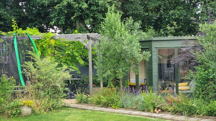 2 Bedroom Kid Friendly Bungalow With Garden & Bbq - Dartford
