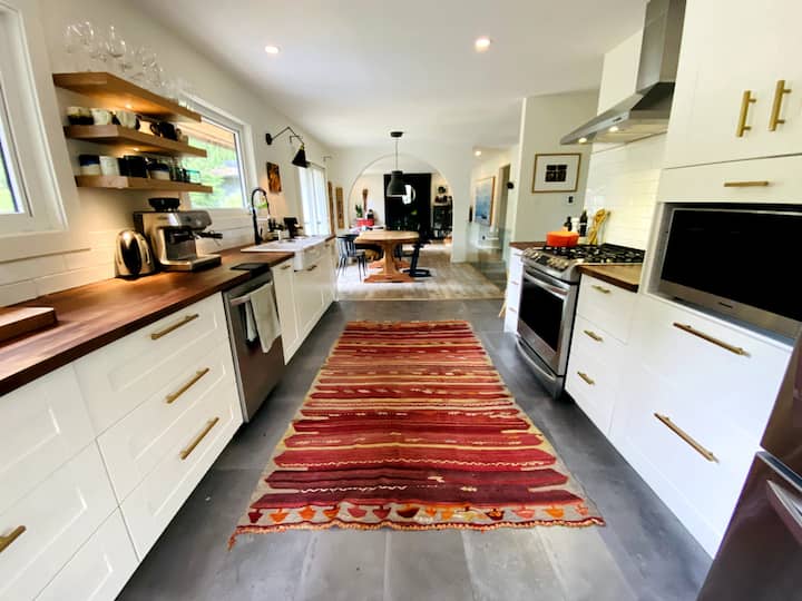 Beautiful Home In The Highlands - Squamish