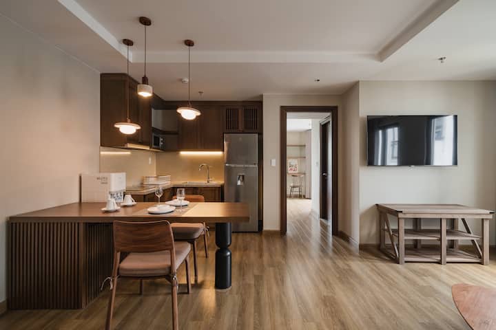 Fully-equipped 2-br Apartment With Balconies - Hanoi