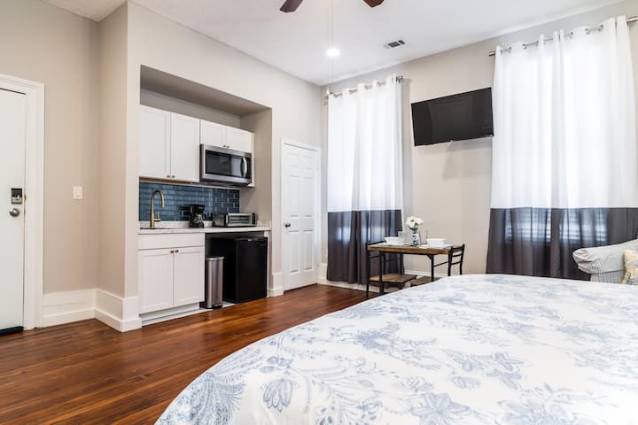 Spacious Studio In Historic Home - Macon, GA