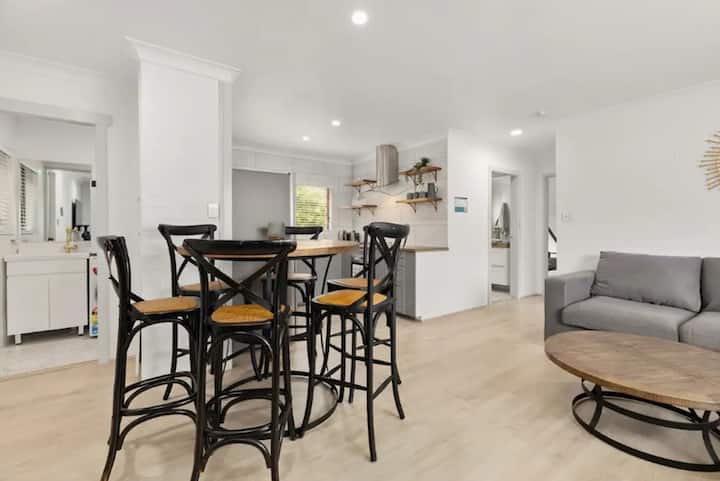 * Sage On Bowen * - Huskisson