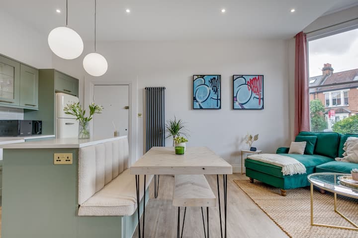 Luxury 2-bed Flat With Free Parking (Near Tube) - Clapham Town - London