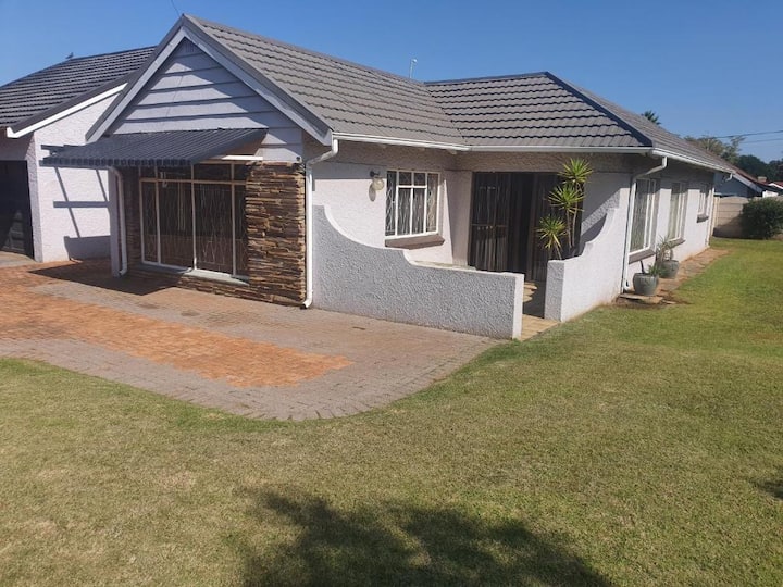 Paul's Place - Germiston