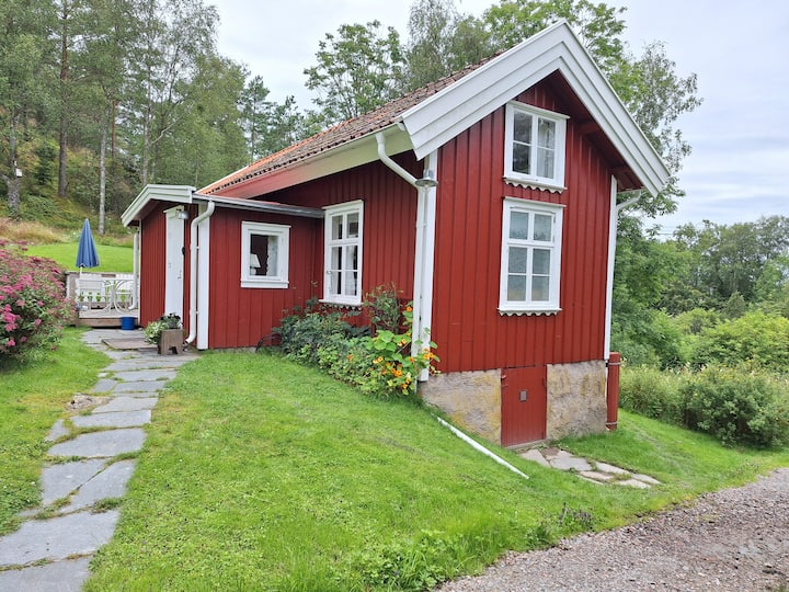 Stuga På Tjörn Med Lantligt Läge. - Skärhamn