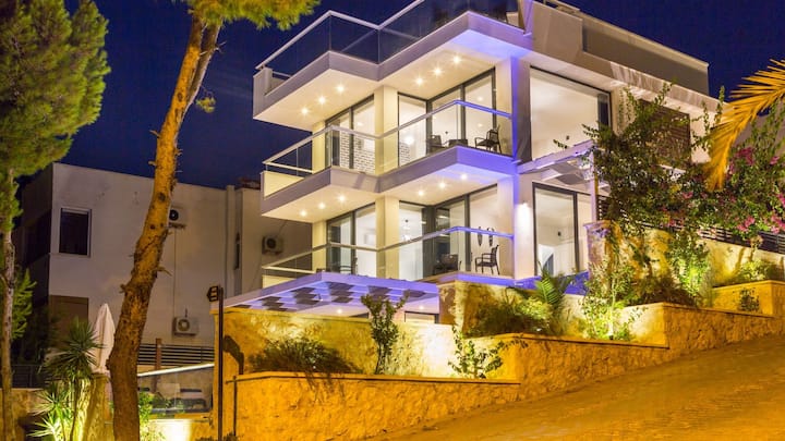 Three Floor Villa Near The Beach - Kalkan