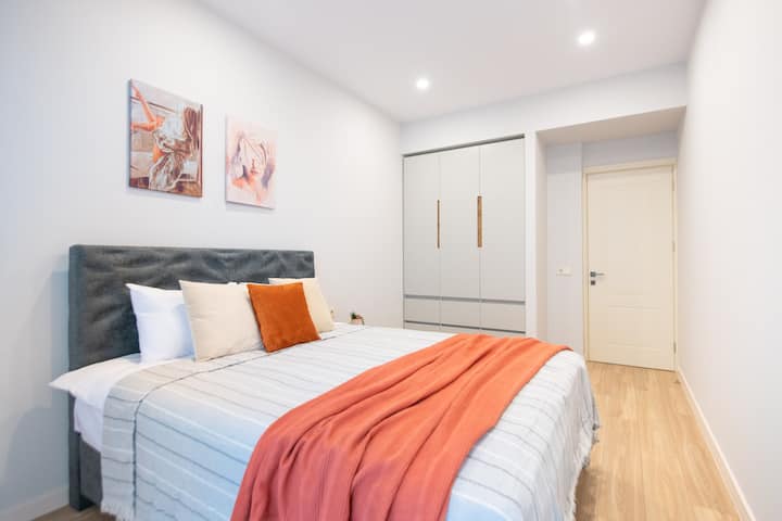 Gg Home – 2br With Stunning City & Kura River View - Tiflis