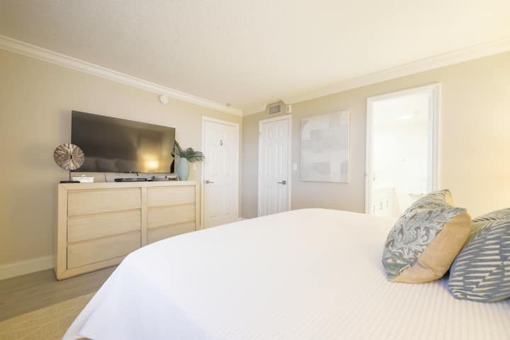 Blue Oasis 2br Condo By The Beach - Boca Raton