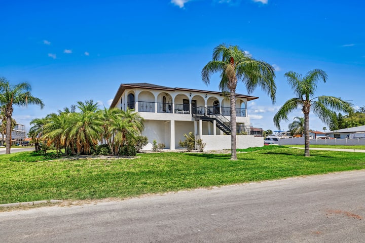 Private Vacation Estate W/ Heated Pool+waterfront - Hernando Beach, FL