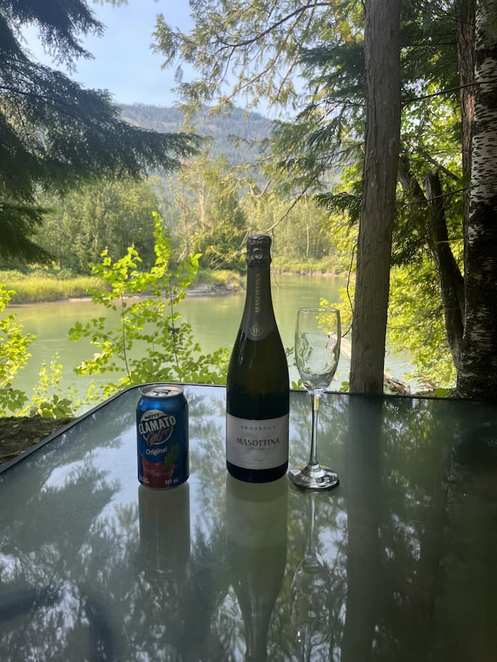 Riverfront Yurt With Mountain Views - Sicamous