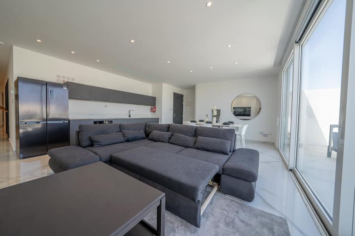 Sun-kissed Bliss Penthouse  St Julian’s, Paceville - Pembroke, Malta