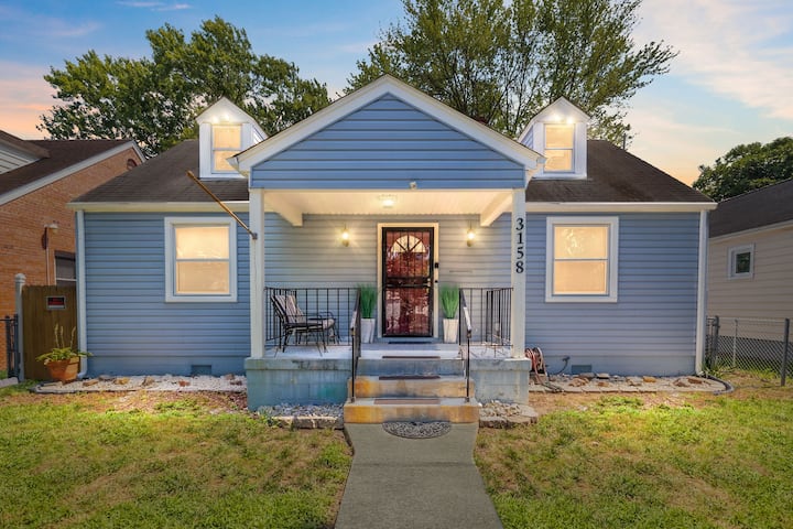 Close To Downtown | Covered Patio | Easy Park - Richmond, VA