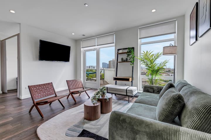Luxurious 3bd Penthouse- Private Patio+gym+rooftop - Chicago, IL