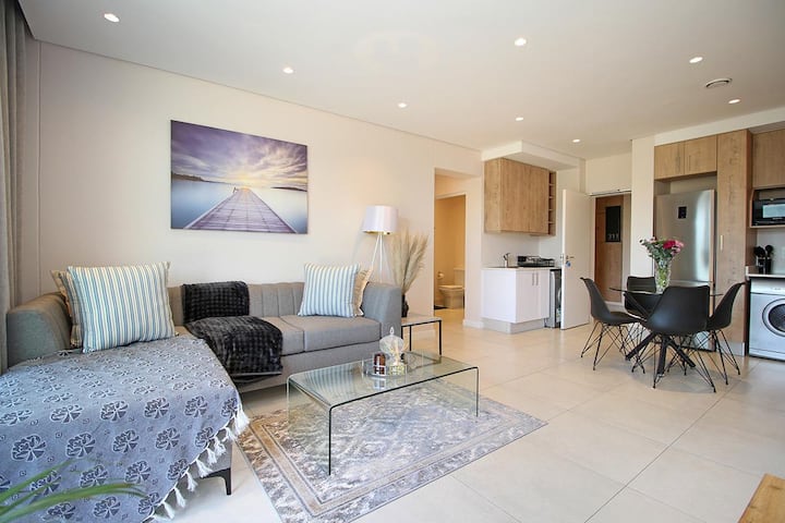 Stunning 2 Bed Apartment Sandton - Sandton