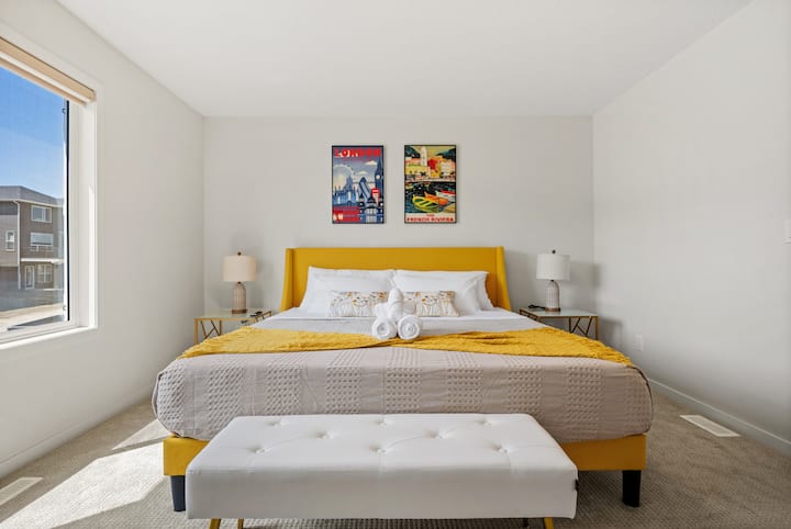 Glacier Ridge Retreat • 4br Home Sleeps 14 - Calgary