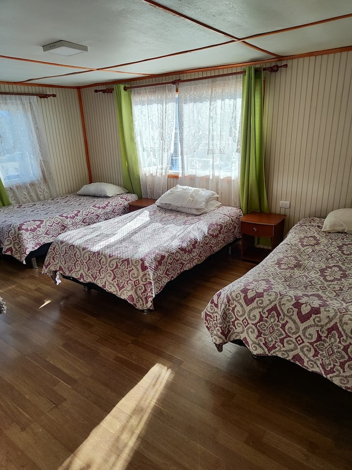 Habitación Triple Compartida Con Desayuno - Coyhaique