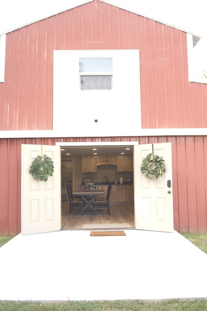 The Red Barn Inn - Laurel, MS