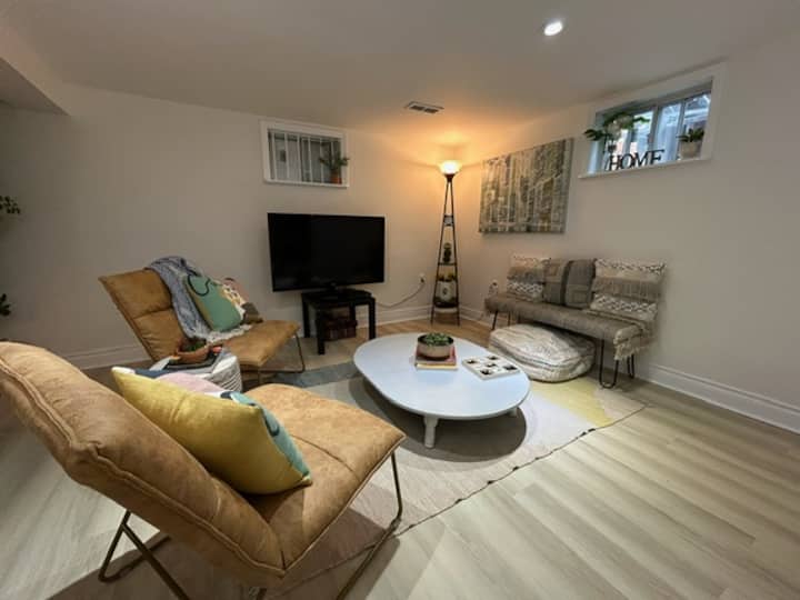 Cozy 1 Bd Basement In East York - Toronto