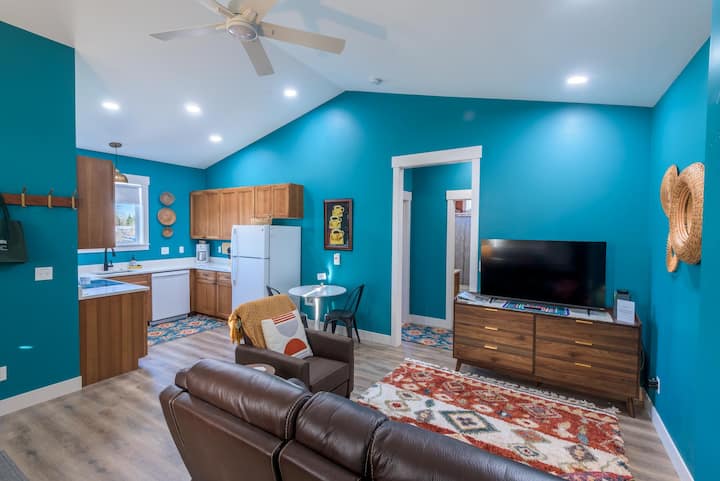 Lake Road Retreat - Boulder, WY