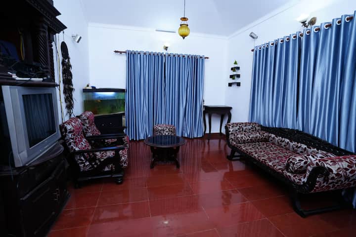 Guruvayoor Courtyard Illam Heritage L 4bh Ac Villa - Guruvayur