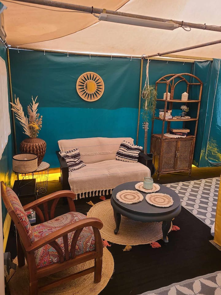 Tente Dans Un Jardin Privé - Gastes