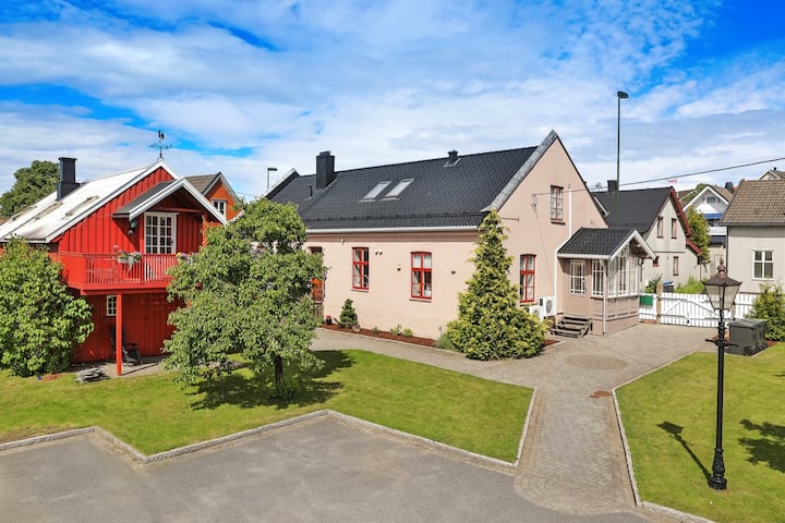 4 Bedroom Villa Down Town Moss. - Moss