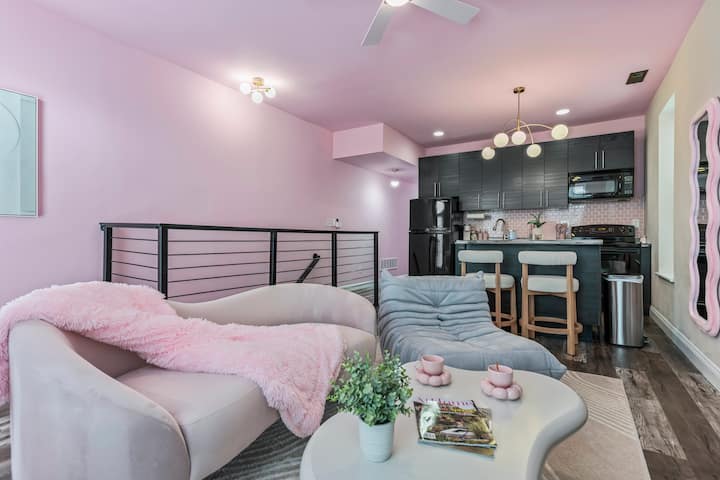 Pretty In Pink Slu Getaway - Saint-Louis, MO