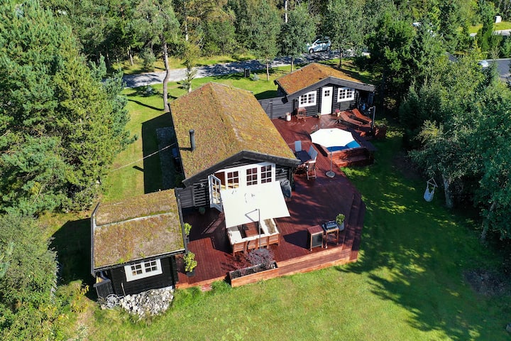 Unique And Large Log Cabin - Tanska