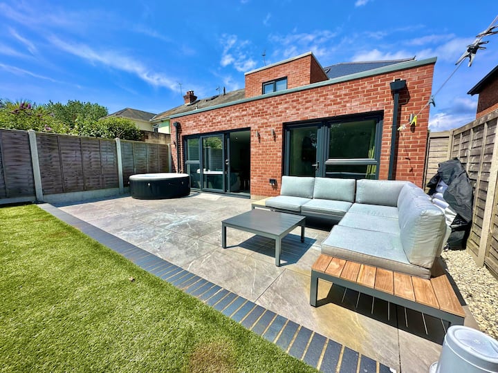 Modern Home With Hot Tub And Garden - Christchurch - Bournemouth
