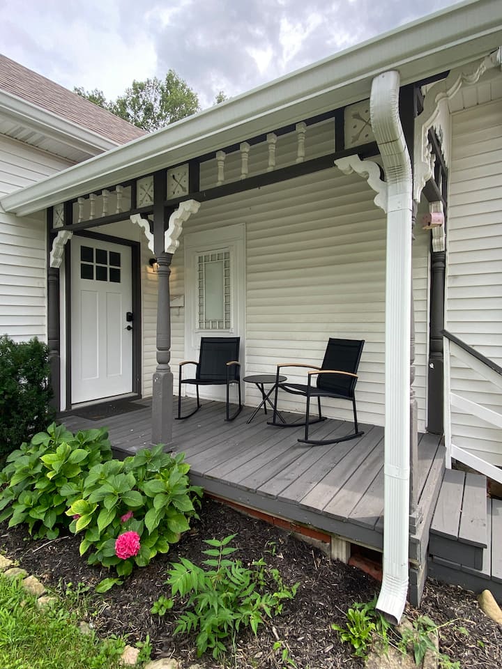 Downtown Noblesville 3 Bed 2 Full Bath Sleeps 7 - Noblesville, IN