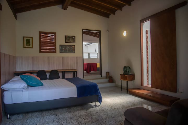 Casa Familiar En Laureles - Medellín