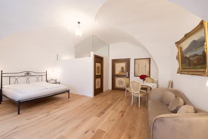 Castle Flower Apartment - Bolzano