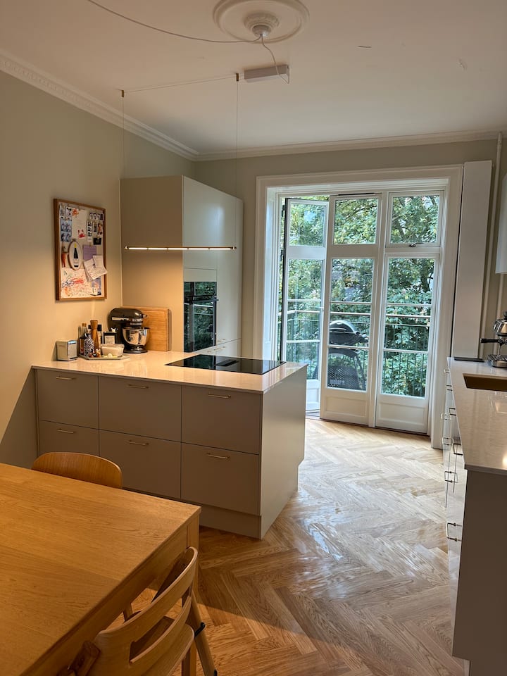 Nyrenoveret Og Charmerende Lejlighed Tæt På Metro - Copenhague