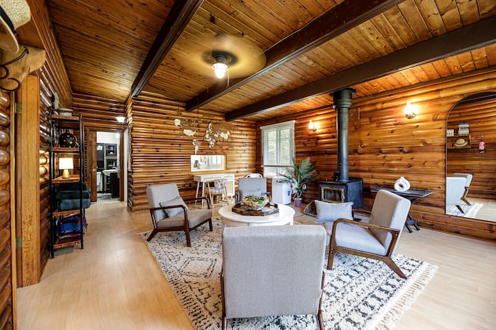 Sylvan Cabin - 3 Br, Family Fun, Luxurious Yard! - Sylvan Lake, AB