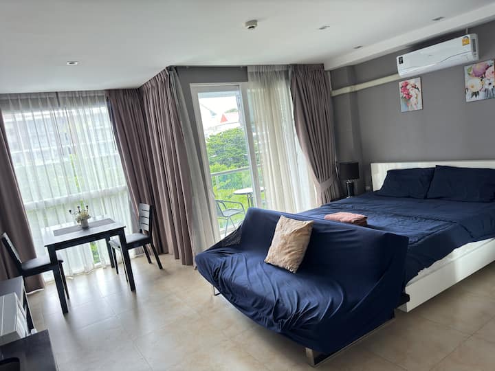 Centara Avenue Studio Room Poolview 5th Floor - Pattaya City
