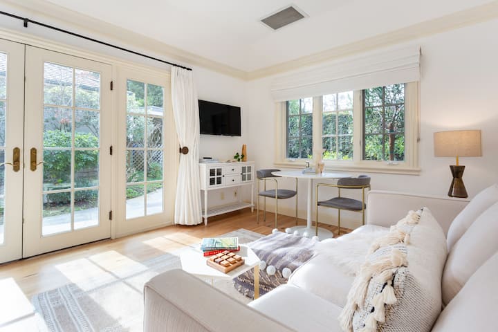 Timeless Luxury Retreat In A Historic Estate - Woodside, CA