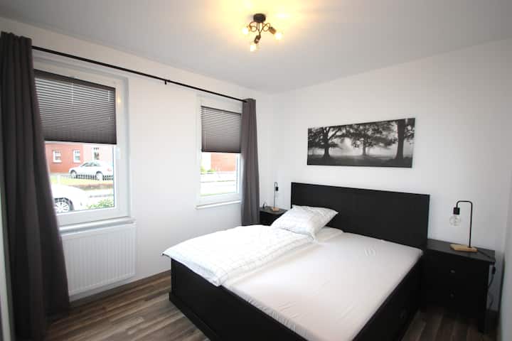 Moderne Eg-wohnung Mit Terrasse & Garten - Emden