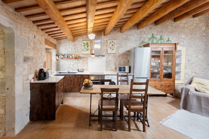 Can Feliu, Masia Stone-house. Sant Daniel, Girona - Gerona, España