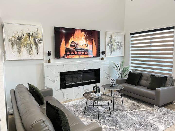 Auggies Place: New Luxury Urban Retreat! Sleeps 7 - Edmonton, Canada