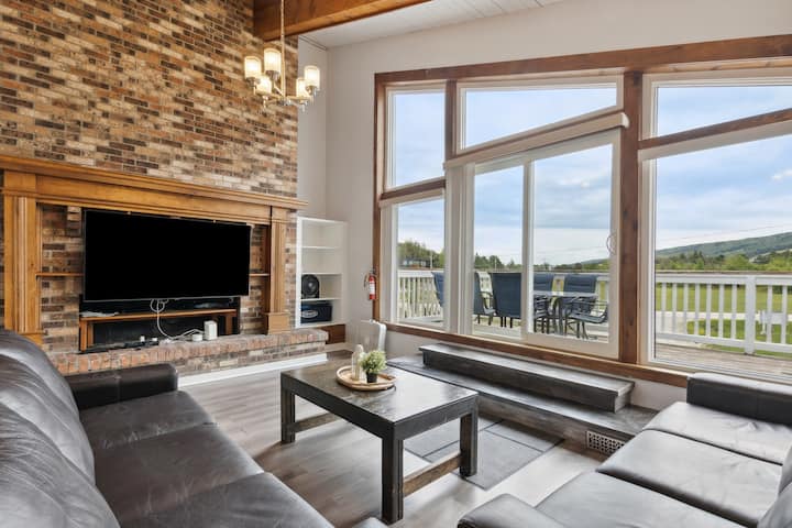 Tyrolean Heights: Hot Tub, Fire Pit And Foosball! - Thornbury