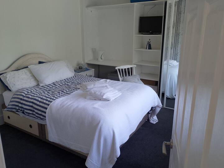 Double Bed And Shower Room. - Pontypridd