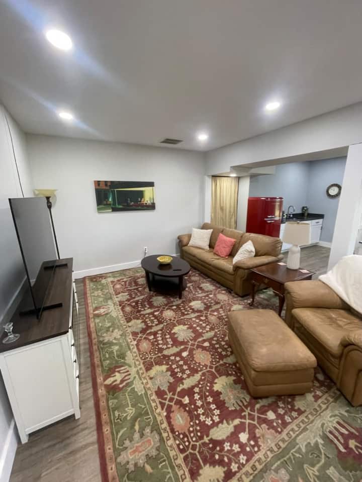 Lrf Basement Apartment - Radford University, Radford