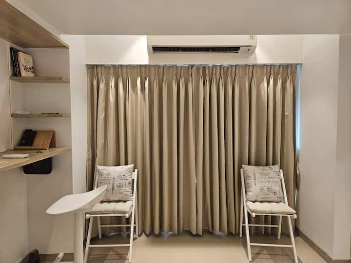 At Santacruz | Near Airport, Metro Station & Bkc - Mumbai Chhatrapati Shivaji Maharaj Airport (BOM)