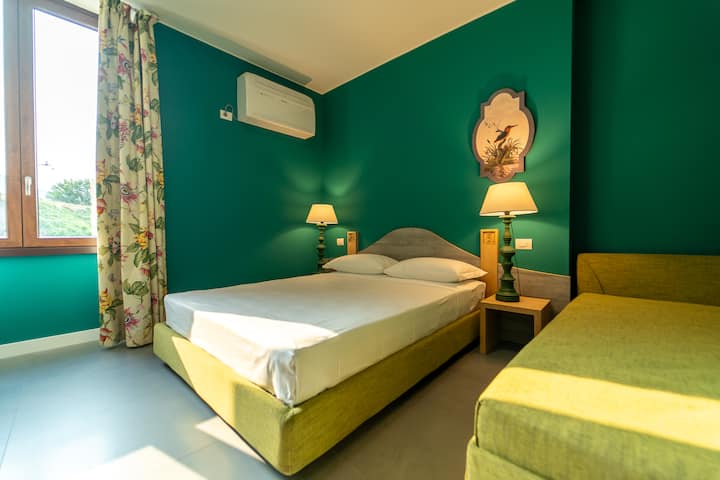 Suite N.2 Con Parcheggio Privato + A/c + Wi-fi - Como