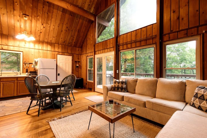 Private Lakefront Retreat | Kayak, Fish, Hike - Gouldsboro Lake, PA