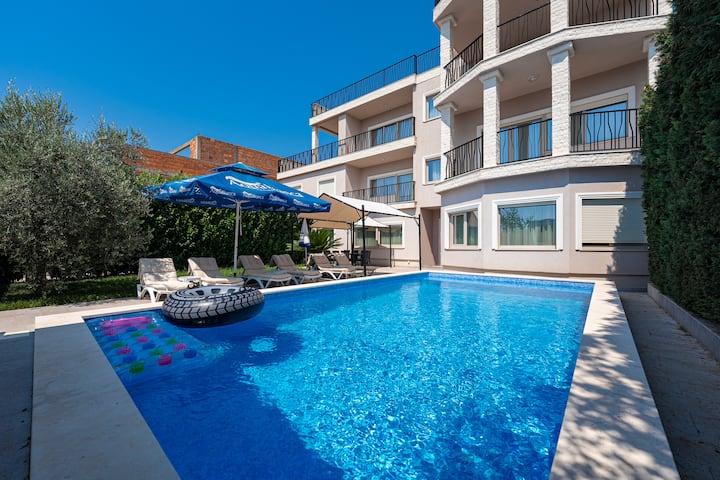 Luxury 5-bedroom Villa W/ Pool & Sea View - Montenegro