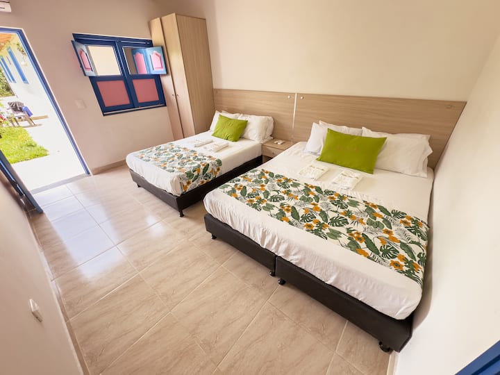 En Contacto Con La Naturaleza, Cerca De Jardín - Andes