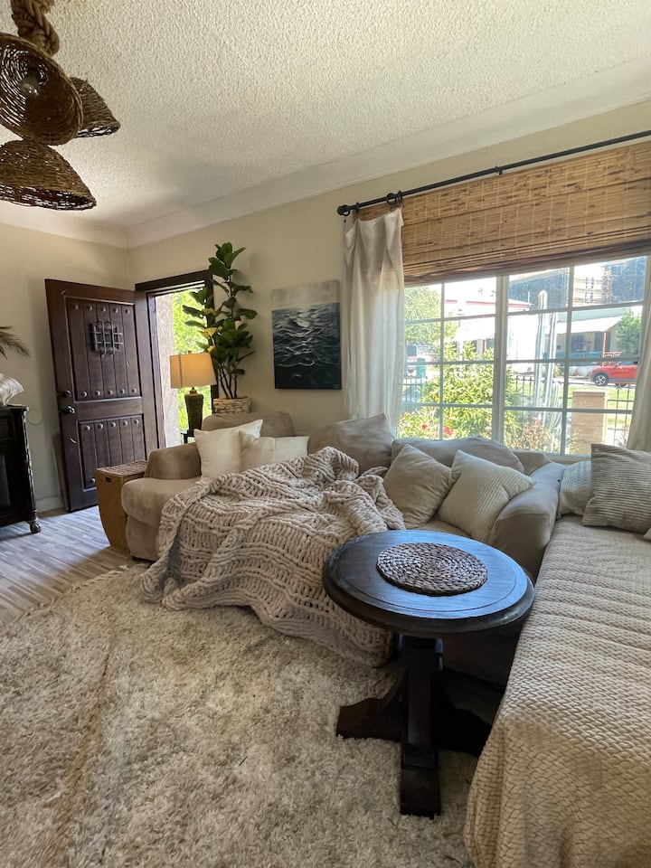 Casita Del Monte - Little Armenia - Los Angeles