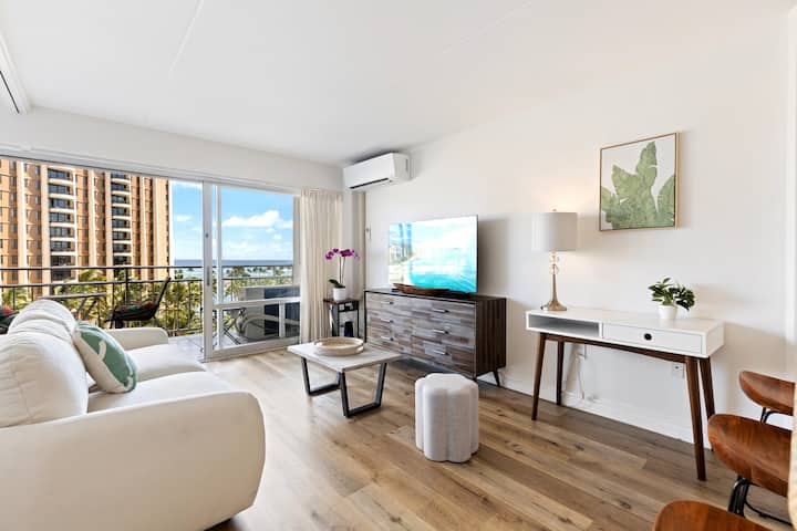 New Listing! Oceanview & Fireworks W/free Parking - Honolulu